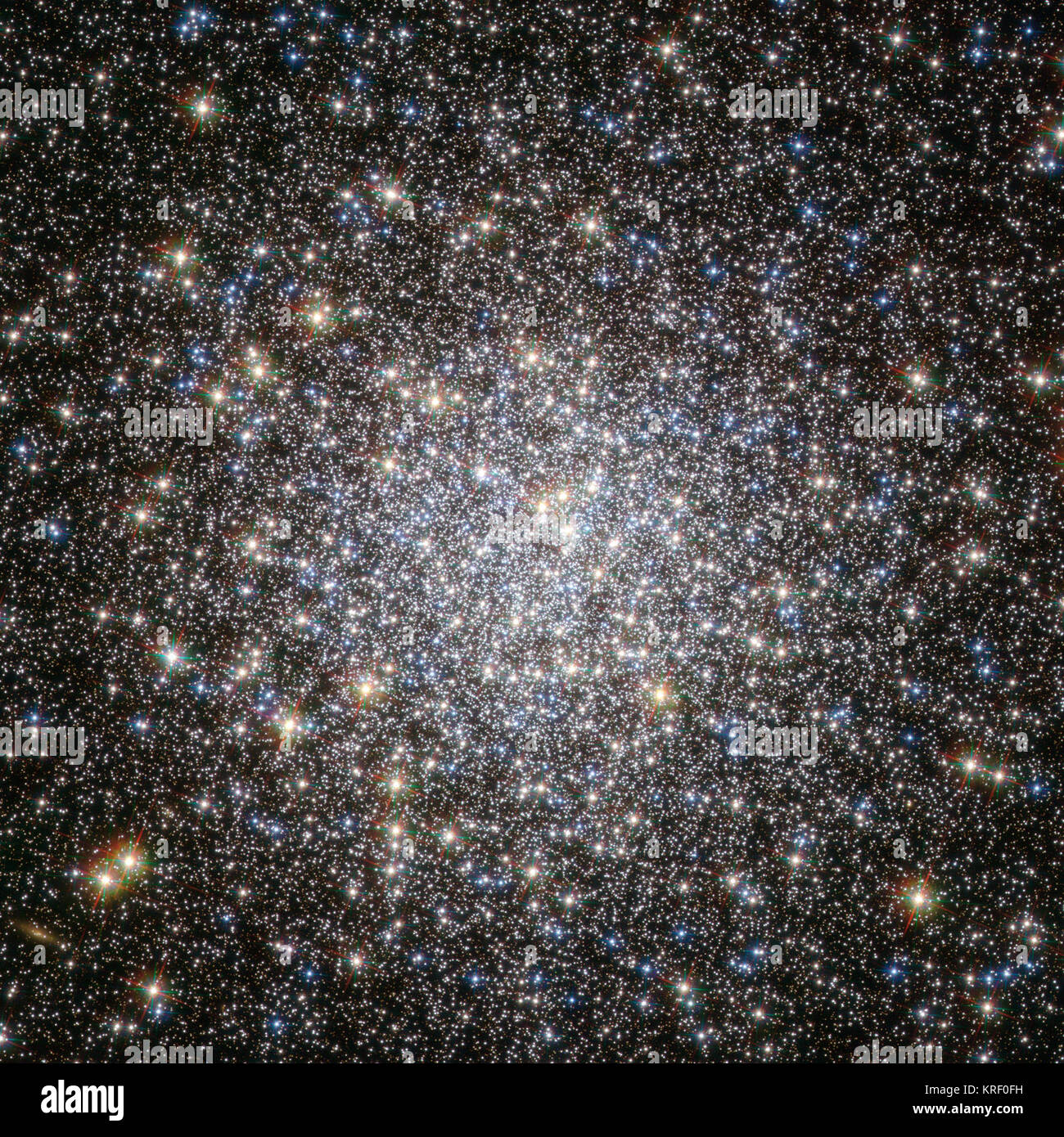 Messier 5 Hubble WikiSky Stock Photo - Alamy