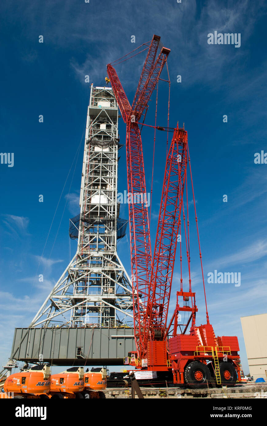 Mobile Launcher assembly 23 Stock Photo - Alamy