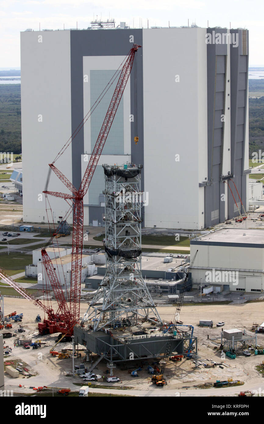Mobile Launcher assembly 17 Stock Photo - Alamy