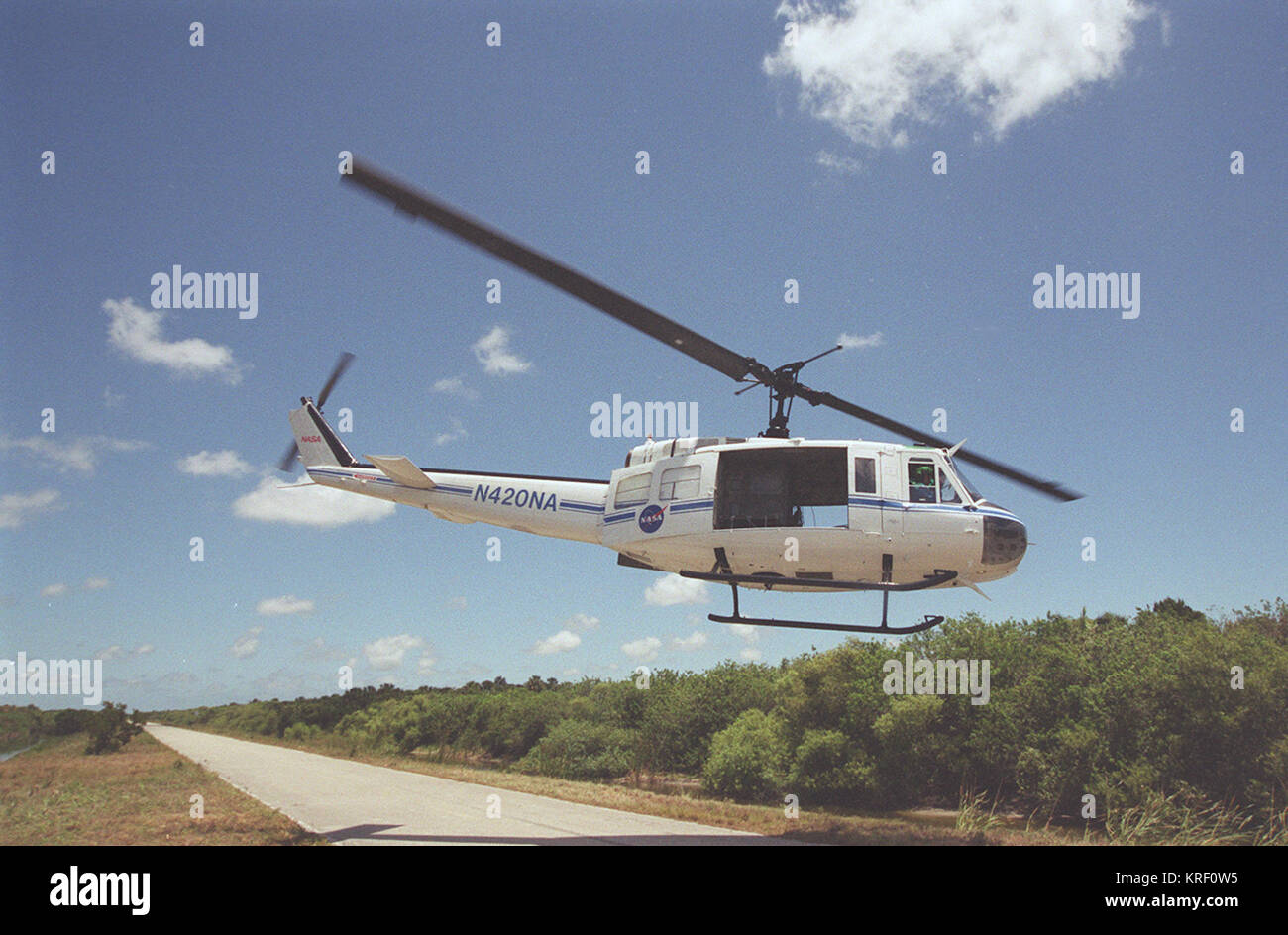 NASA UH-1H helicopter flies into firefighting duty (KSC-00PP-0744 Stock ...