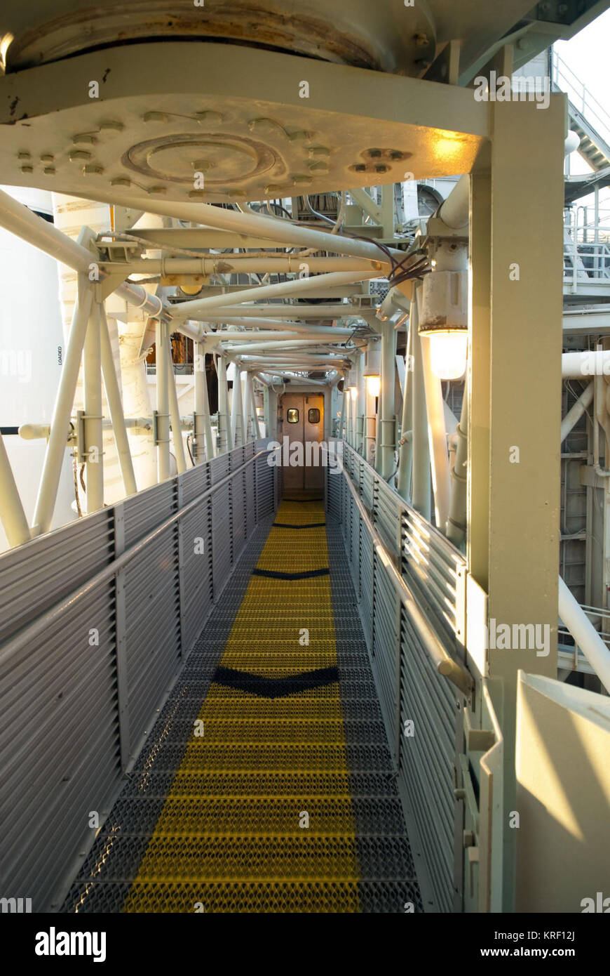 Launch Pad 39A KSC White Room Access Arm Walkway Stock Photo - Alamy