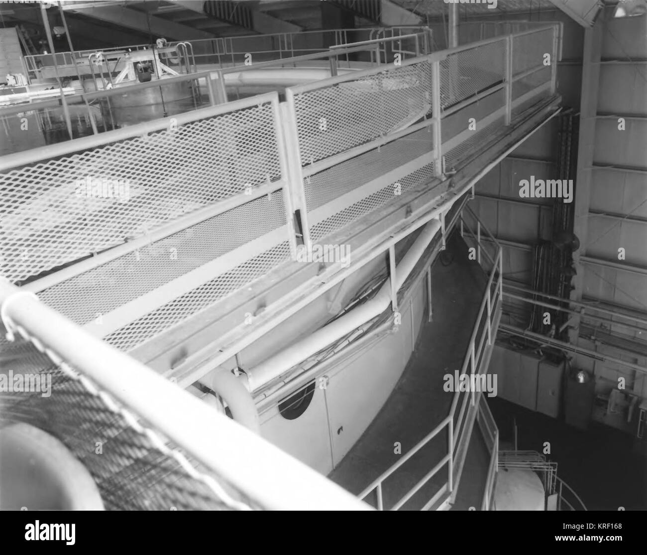 Buoyancy tank hi-res stock photography and images - Alamy