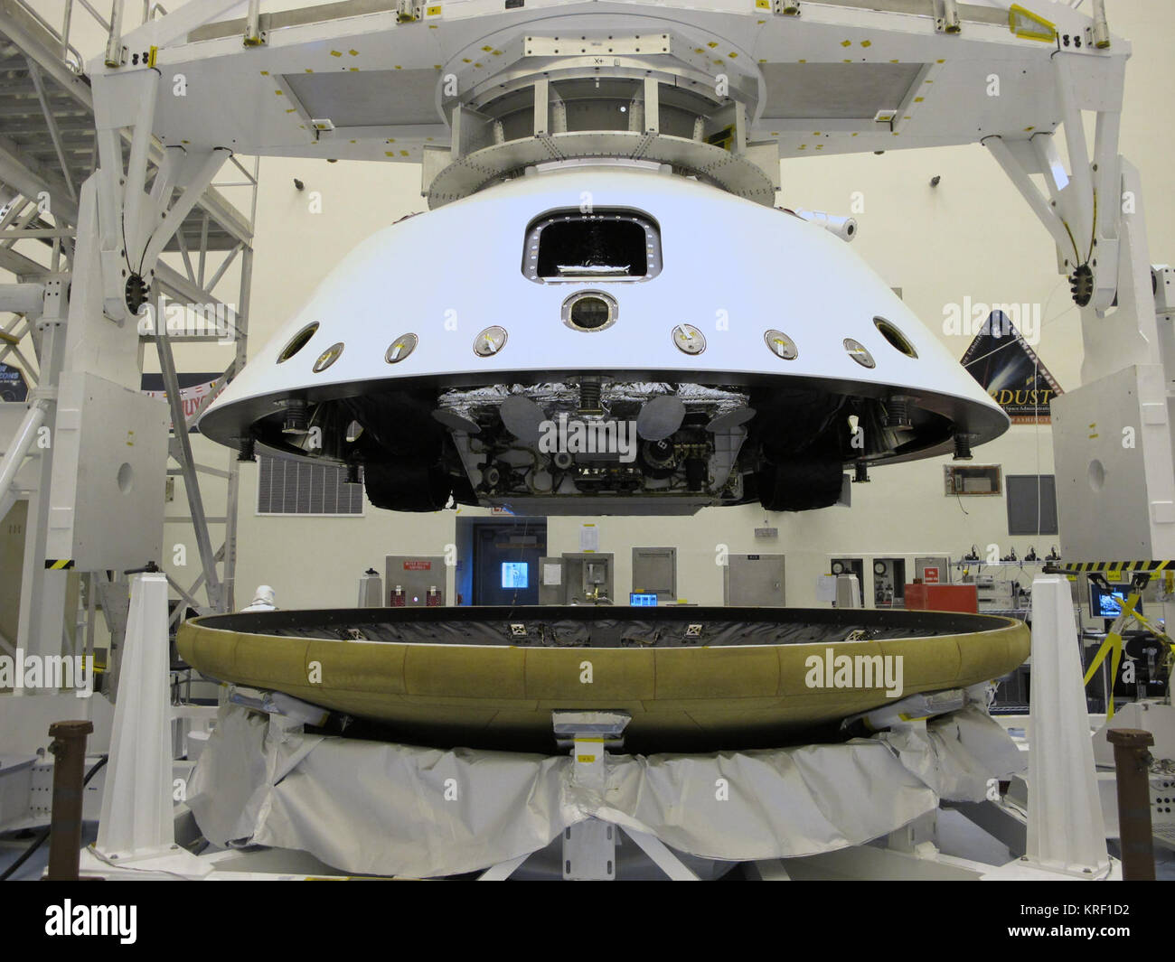 Mars Science Laboratory spacecraft heat shield and back shell PIA14757 ...