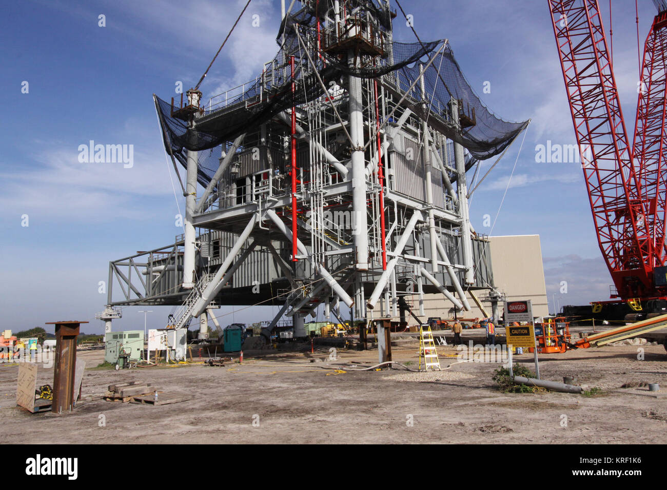 Mobile Launcher assembly 14 Stock Photo - Alamy