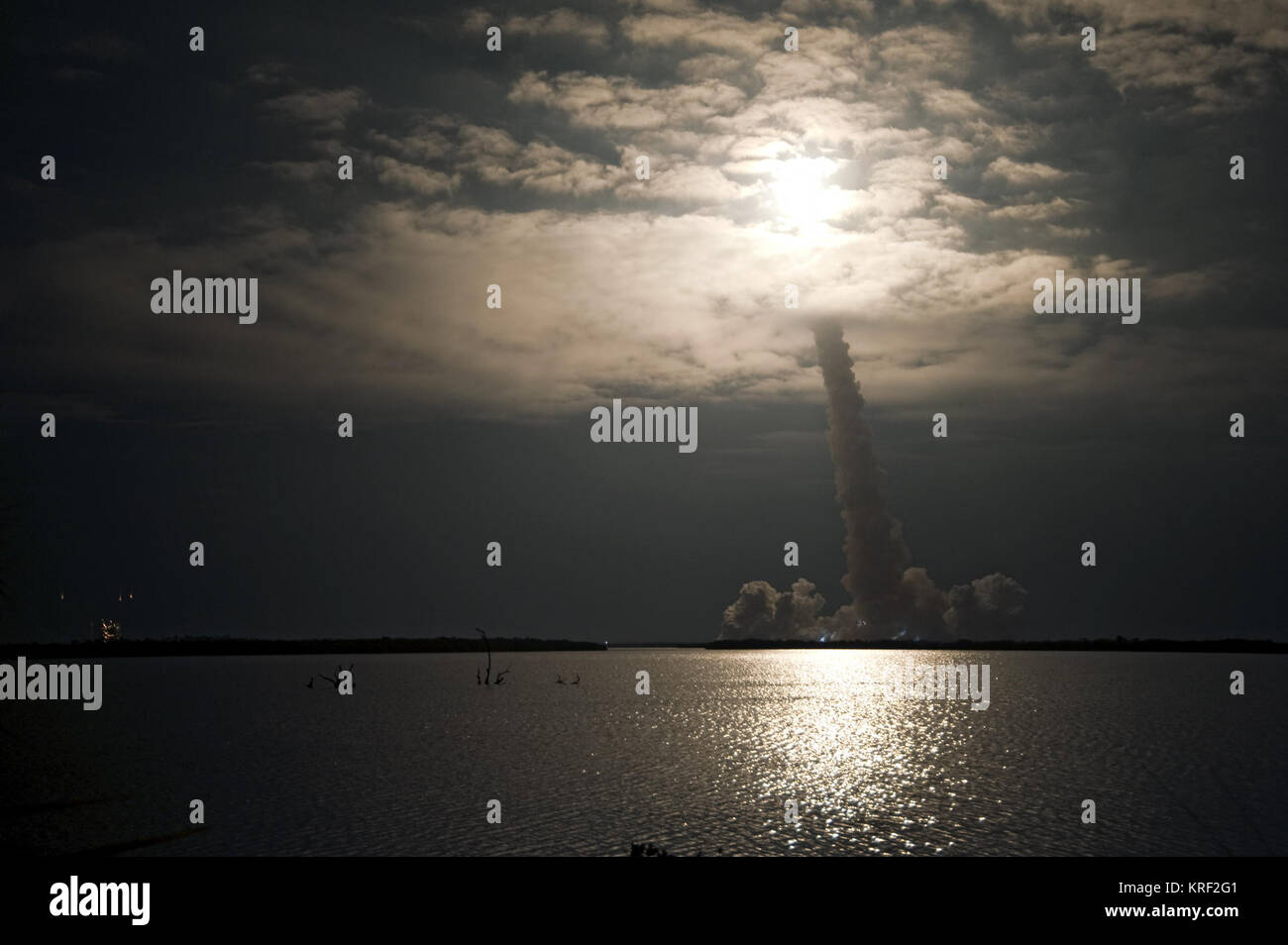 STS-130 launching 3 Stock Photo - Alamy