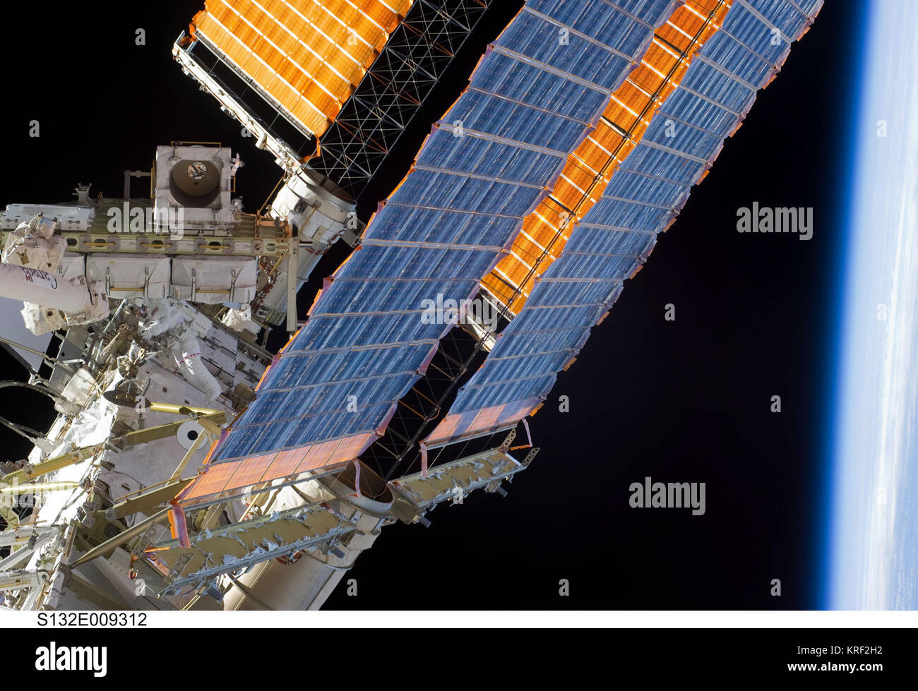 Sts 132 hi-res stock photography and images - Alamy