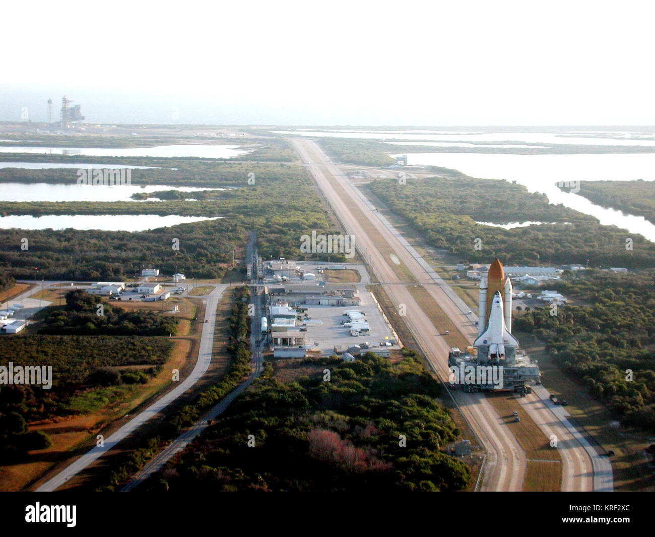 Space shuttle on crawler hi-res stock photography and images - Alamy