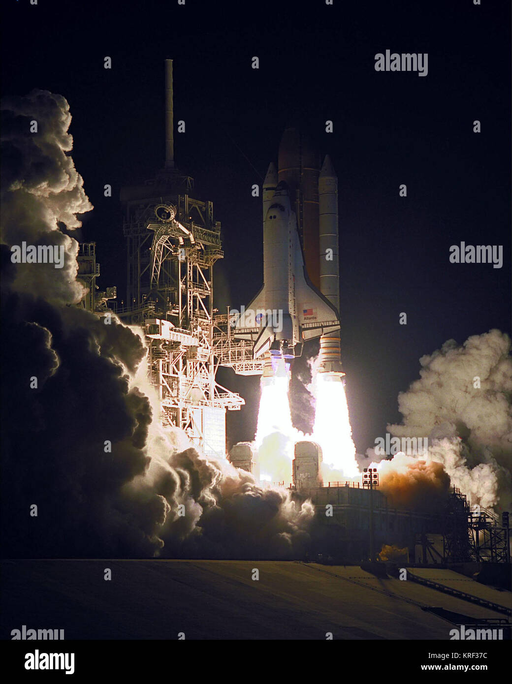 STS-101 lifts off Stock Photo - Alamy