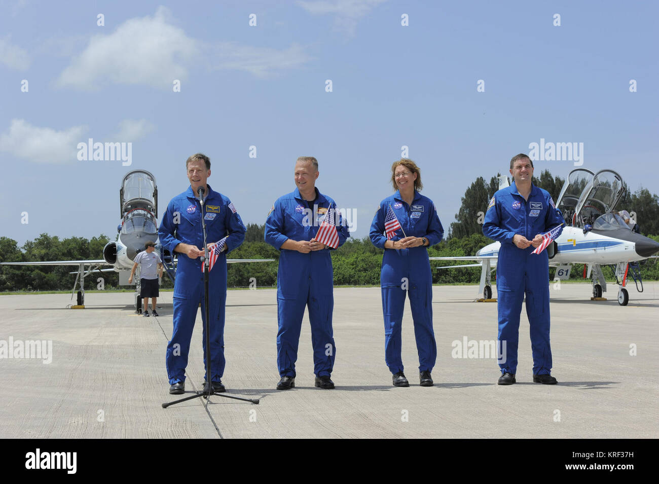 Space shuttle final crew hi-res stock photography and images - Alamy