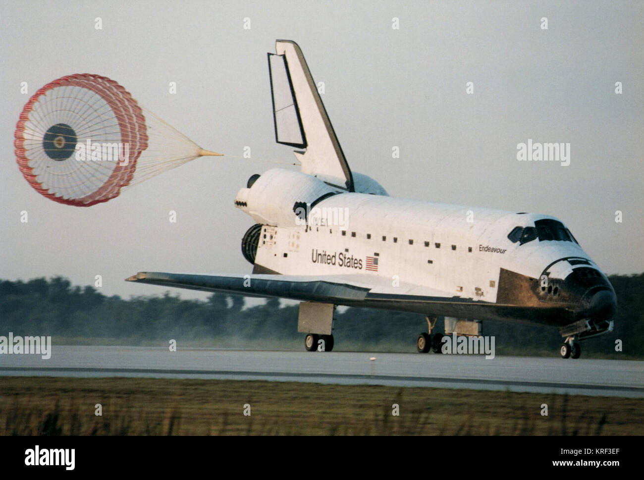 Space Shuttle Endeavour landing Stock Photo - Alamy