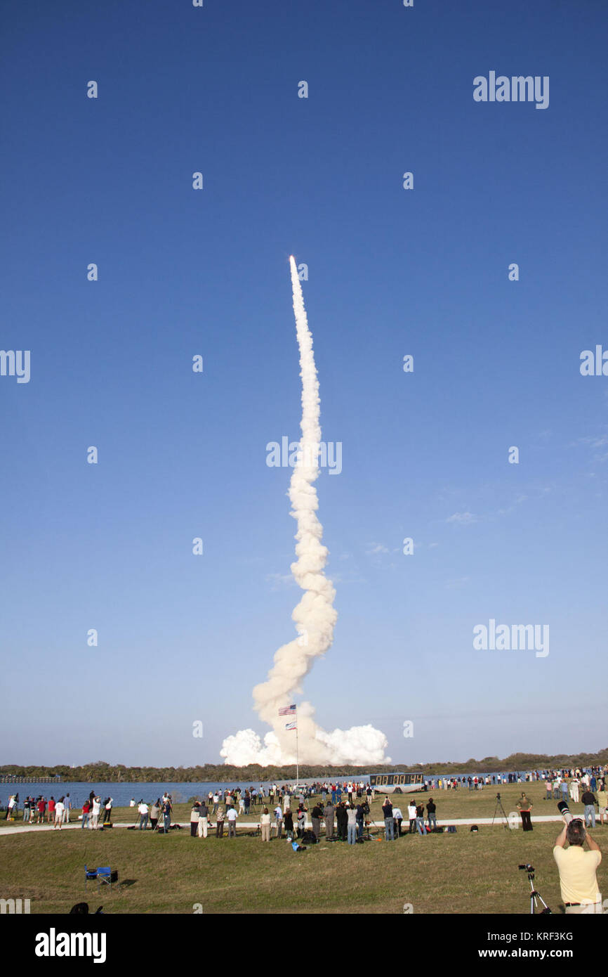 Space Shuttle Discovery launches on STS-133 from Kennedy Space Center ...