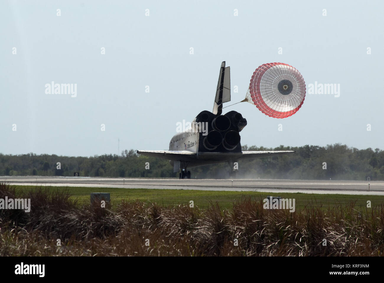 Space Shuttle Discovery lands at the end of STS-133 Stock Photo - Alamy