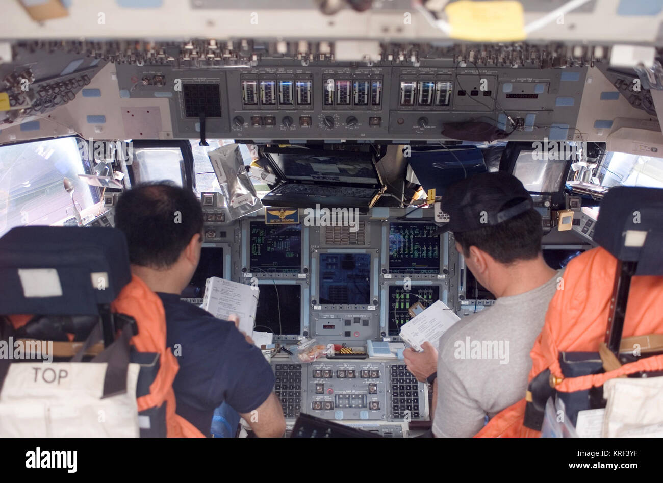 Flight deck management hi-res stock photography and images - Alamy