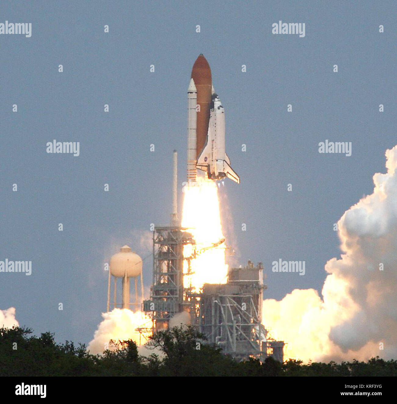 STS-125 launch cropped Stock Photo - Alamy
