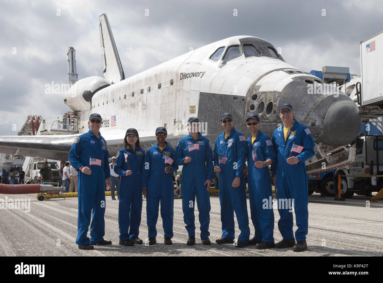 Sts 131 crew hi-res stock photography and images - Alamy