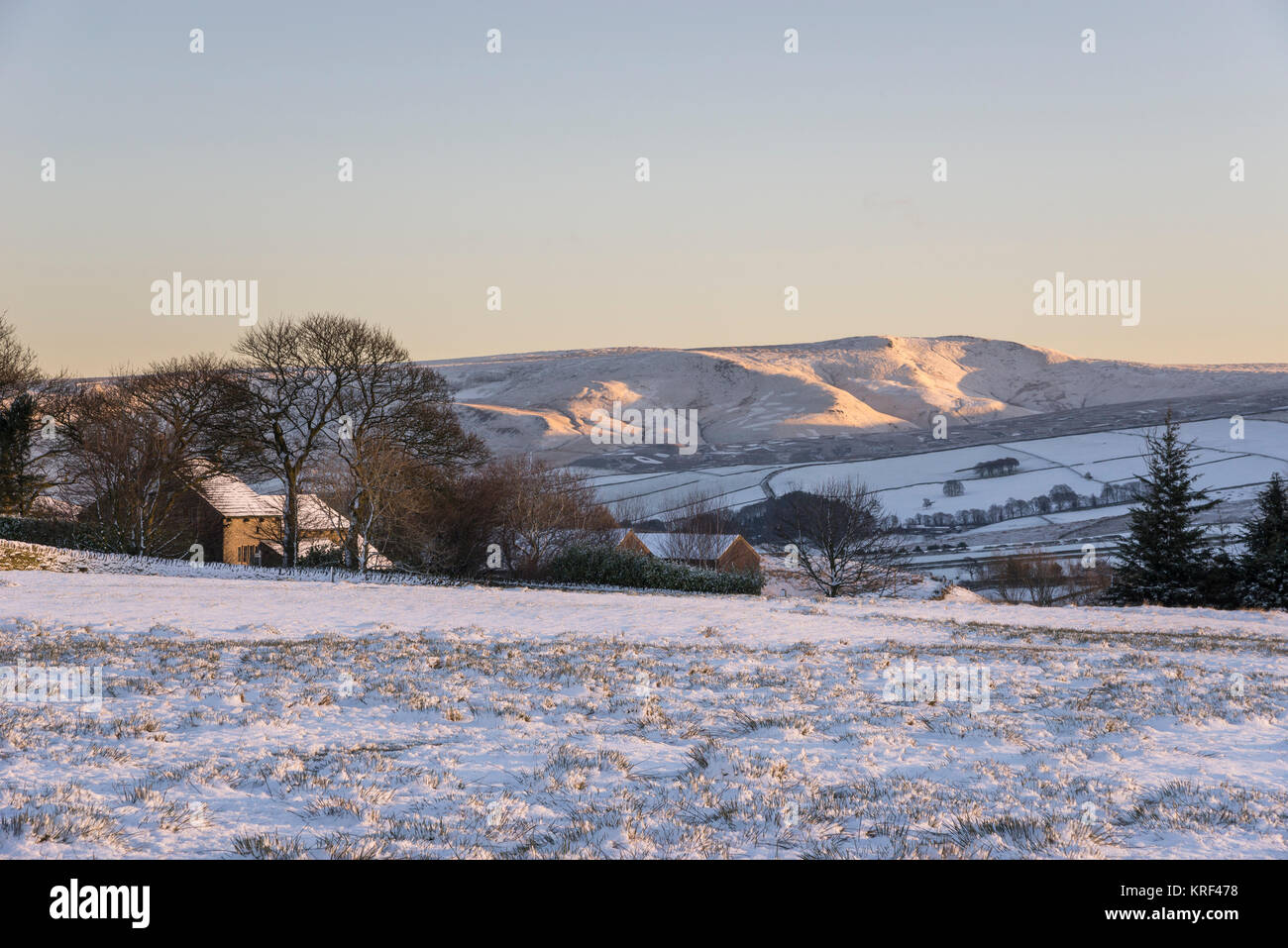 Farmhouse winter england hi-res stock photography and images - Alamy
