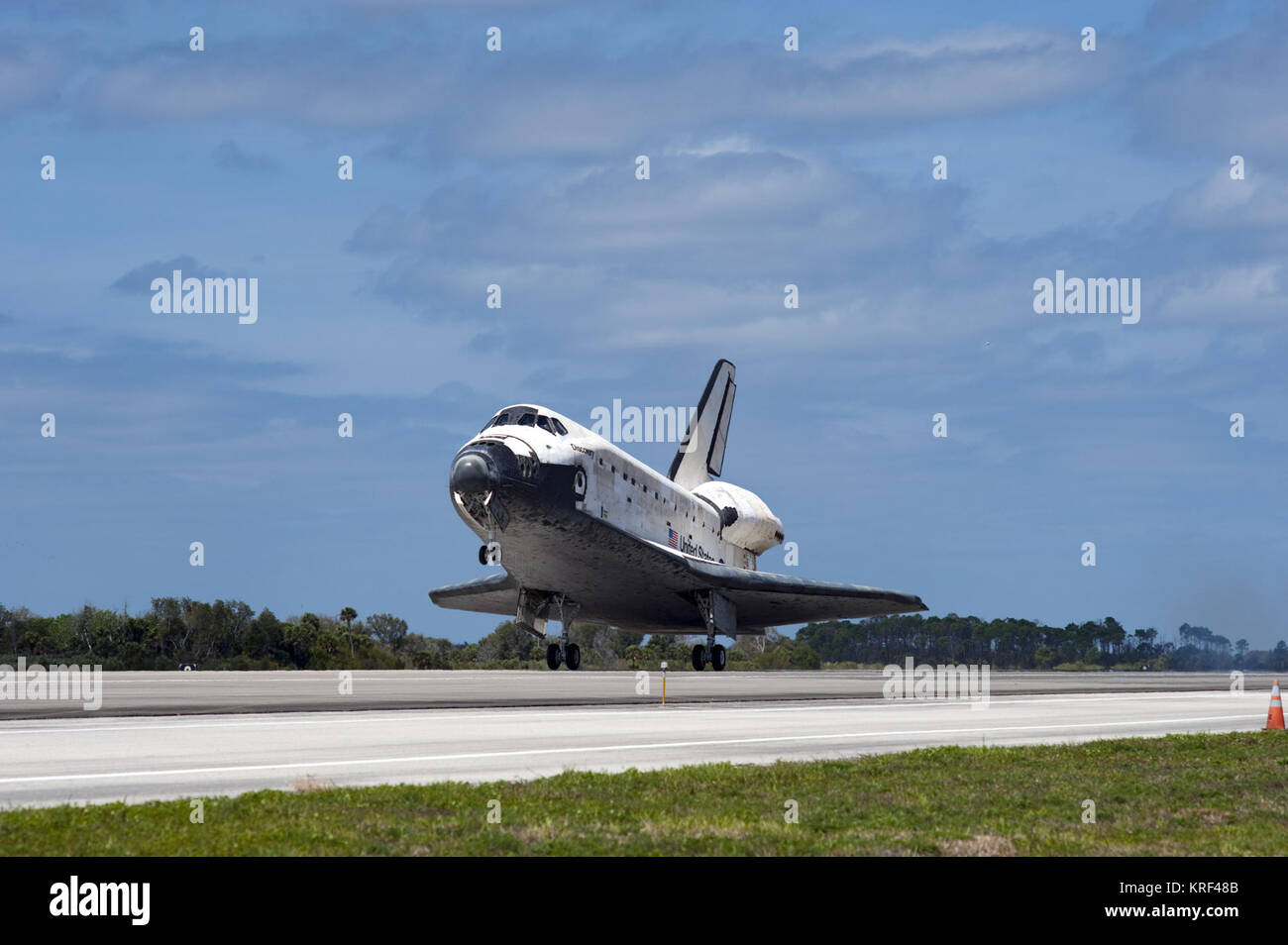 STS-133 landing at Kennedy Space Center 7 Stock Photo - Alamy