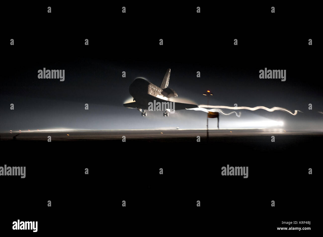 STS-135 Space Shuttle Atlantis makes its final landing 01 Stock Photo ...