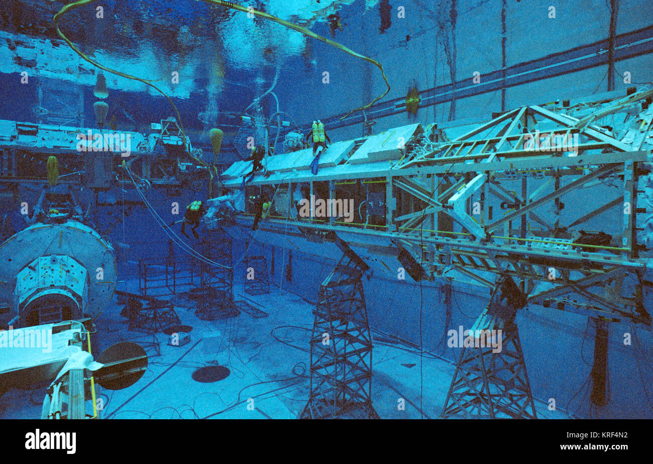 Underwater EVA simulation for STS-116 Stock Photo - Alamy