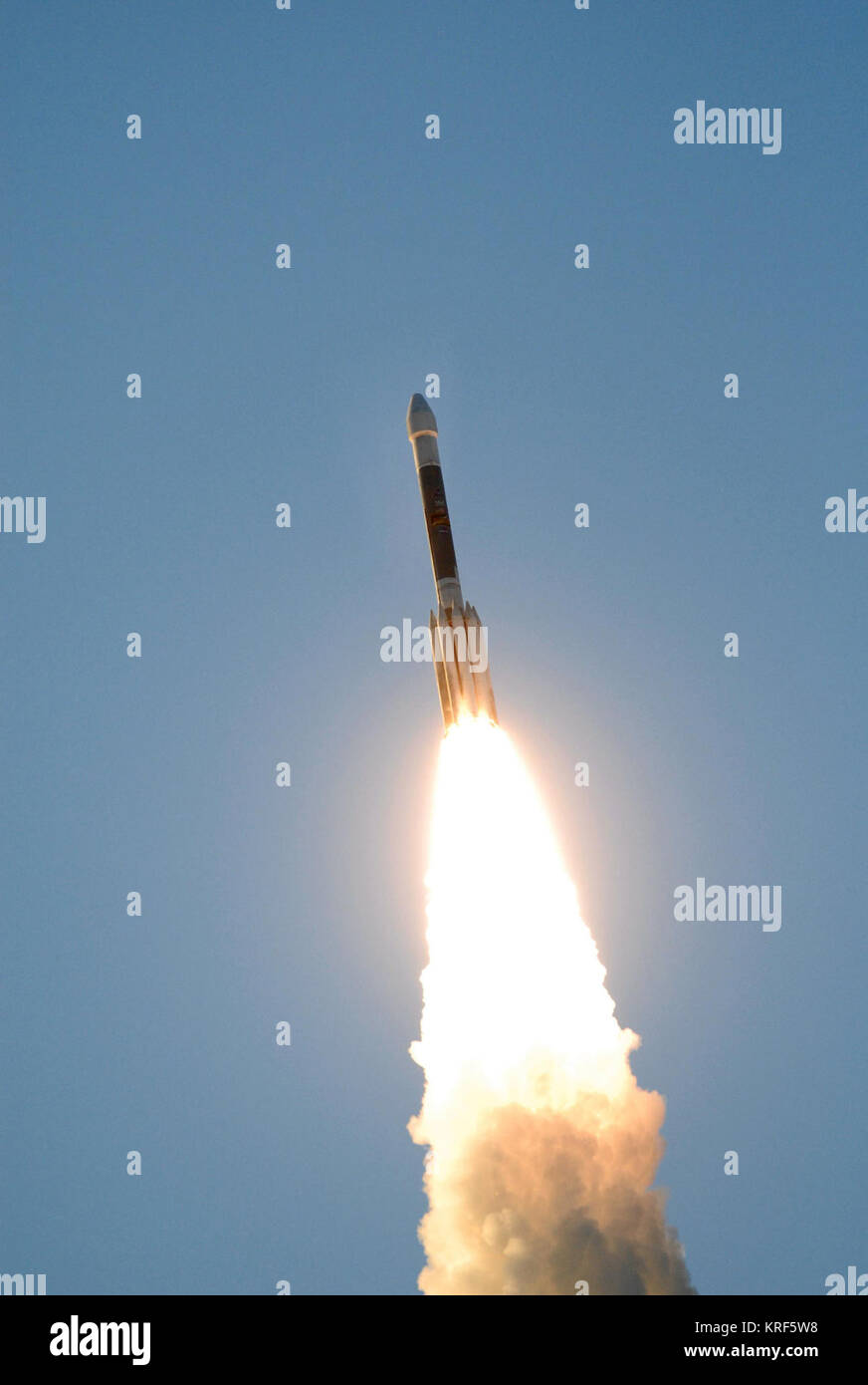 Delta II Dawn liftoff 3 Stock Photo - Alamy