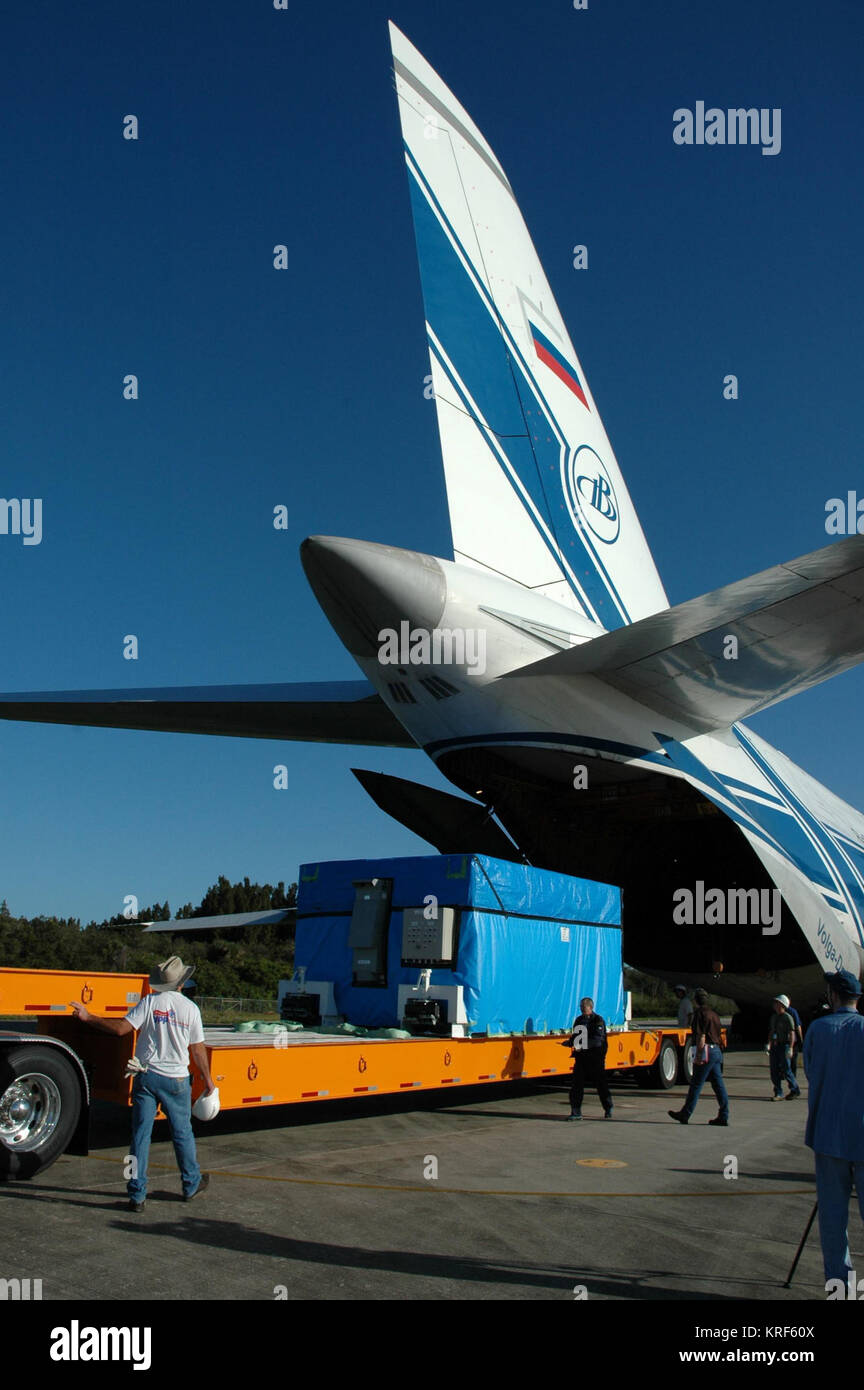 An-124 Cargo unloading through the rear Stock Photo - Alamy