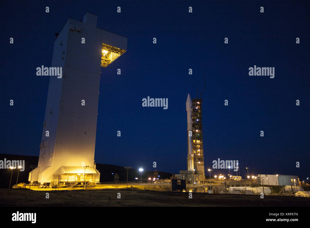 Atlas v 401 rocket hi-res stock photography and images - Alamy