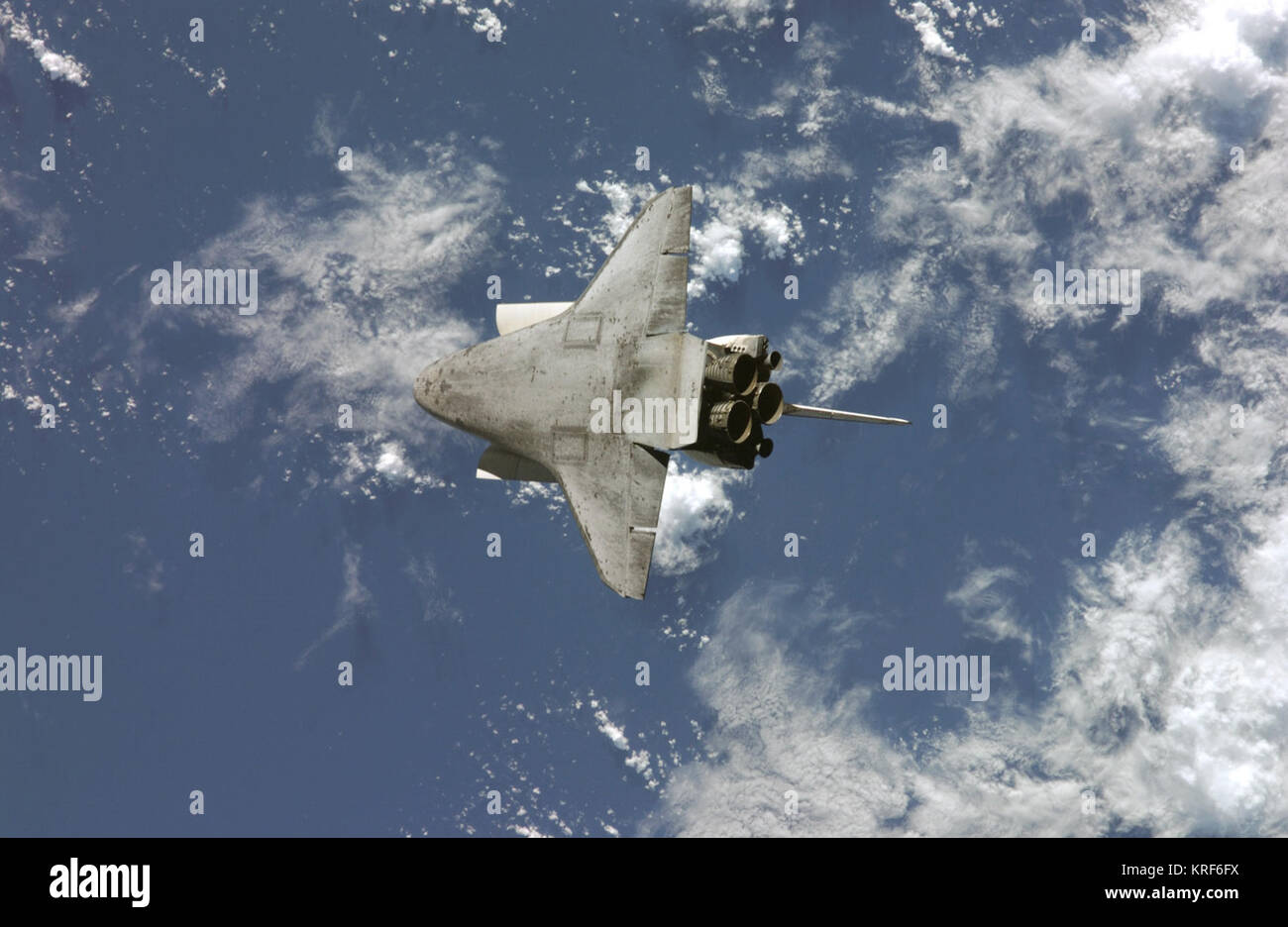 Underside of space shuttle hi-res stock photography and images - Alamy
