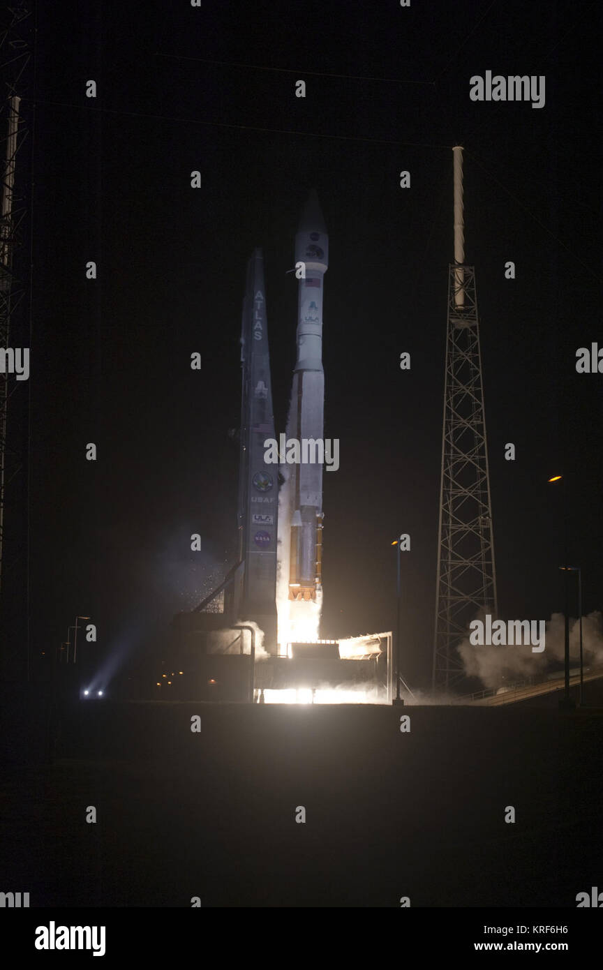 Atlas v 401 rocket hi-res stock photography and images - Alamy