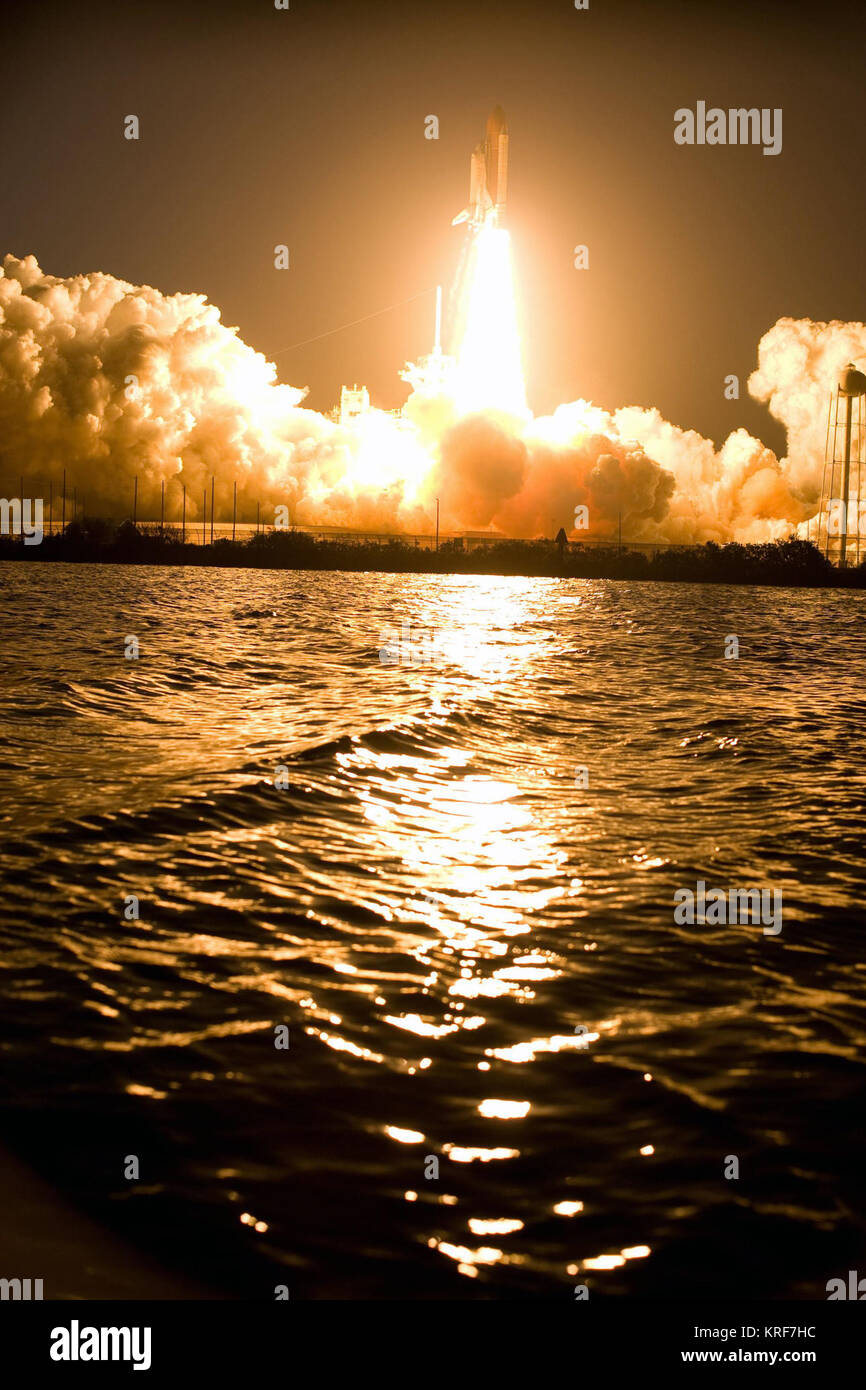 Discovery space shuttle liftoff (STS-119 mission Stock Photo - Alamy