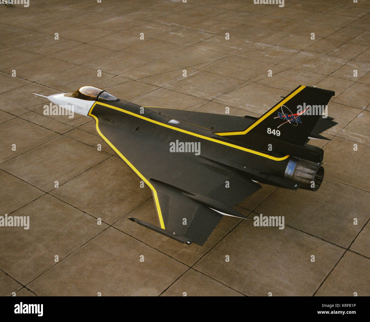 F 16xl hi-res stock photography and images - Alamy