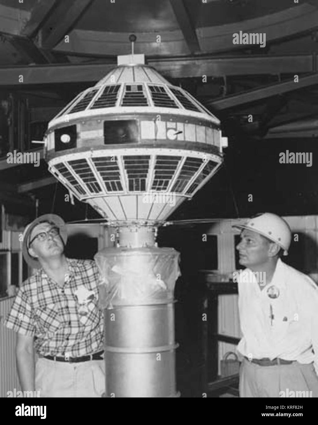 Nasa satellite 1959 hi-res stock photography and images - Alamy