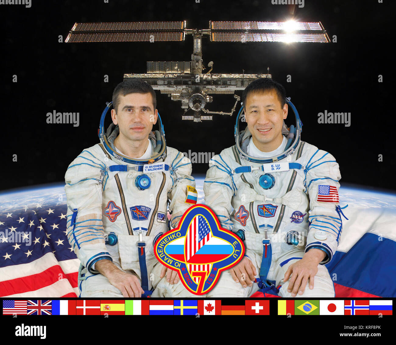ISS Expedition 7 crew Stock Photo - Alamy