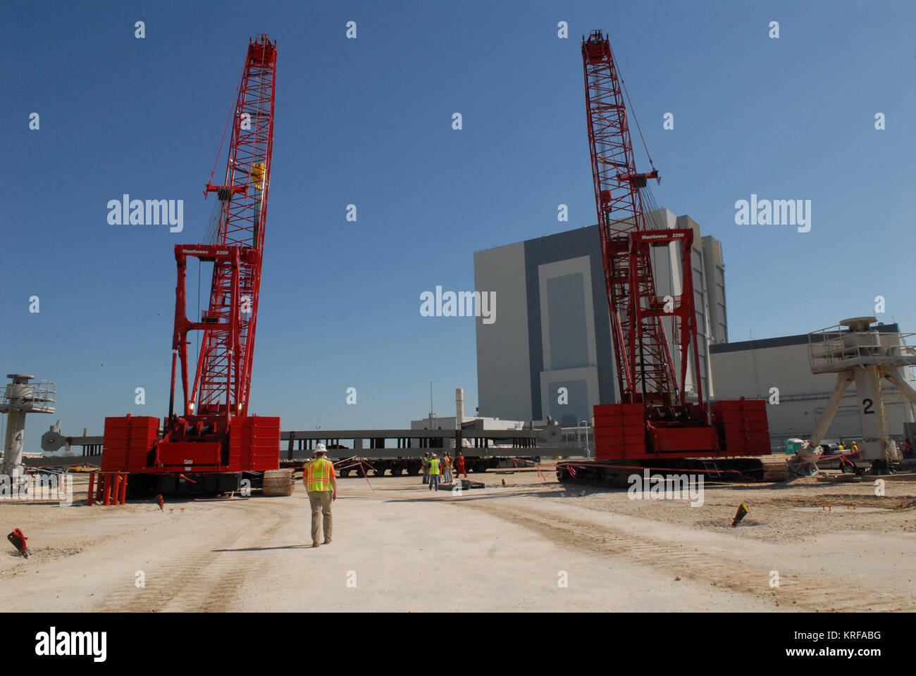 Mobile Launcher assembly 02 Stock Photo - Alamy