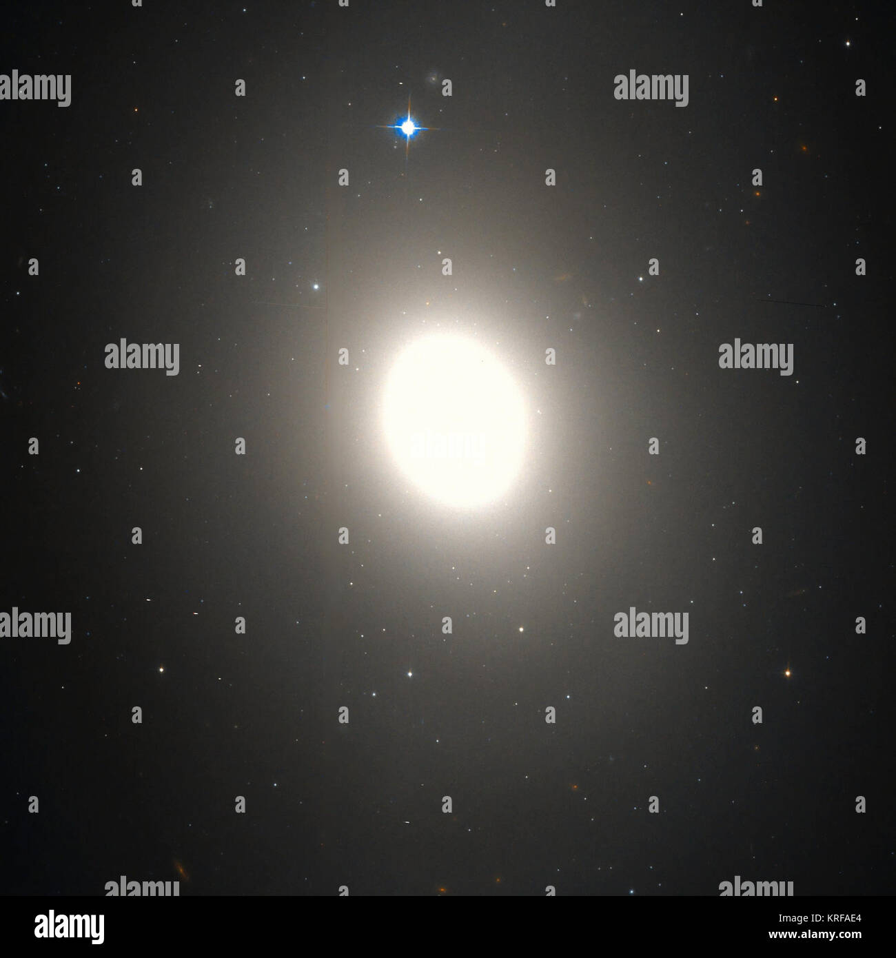 Messier 85 Hubble WikiSky Stock Photo - Alamy