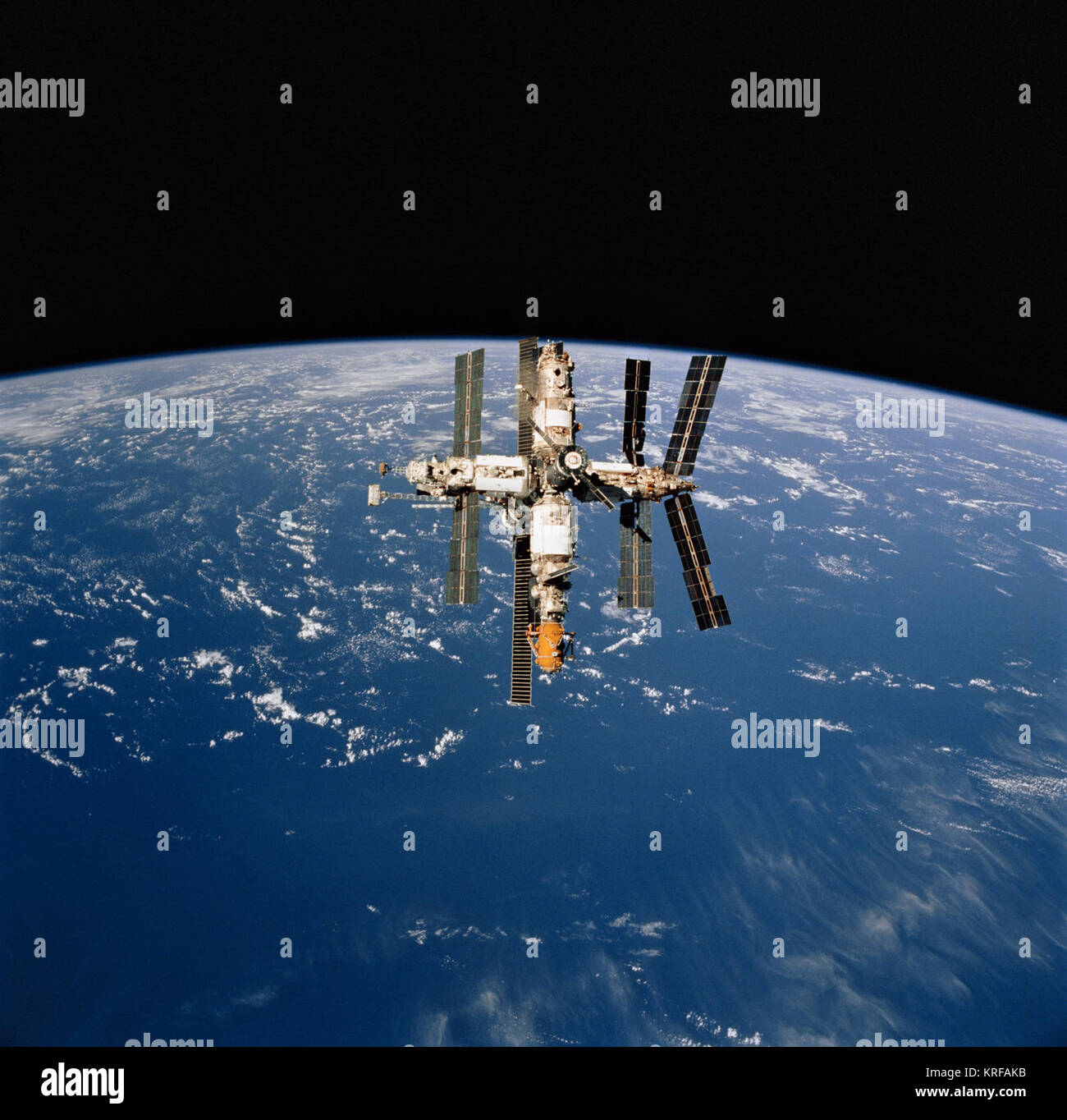 Mir during STS-89 Stock Photo - Alamy