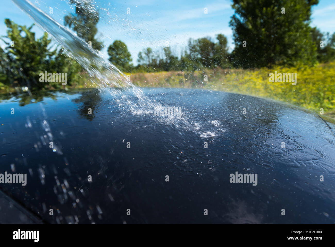 Car wash flowing water hi-res stock photography and images - Alamy
