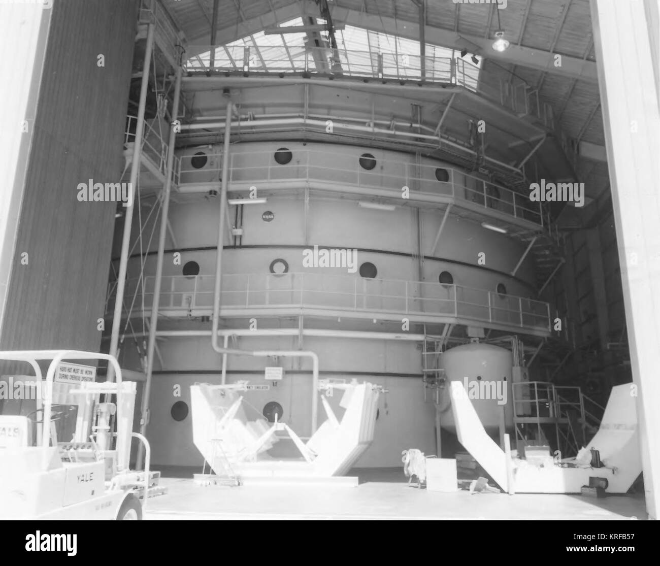 Neutral buoyancy simulator hi-res stock photography and images - Alamy