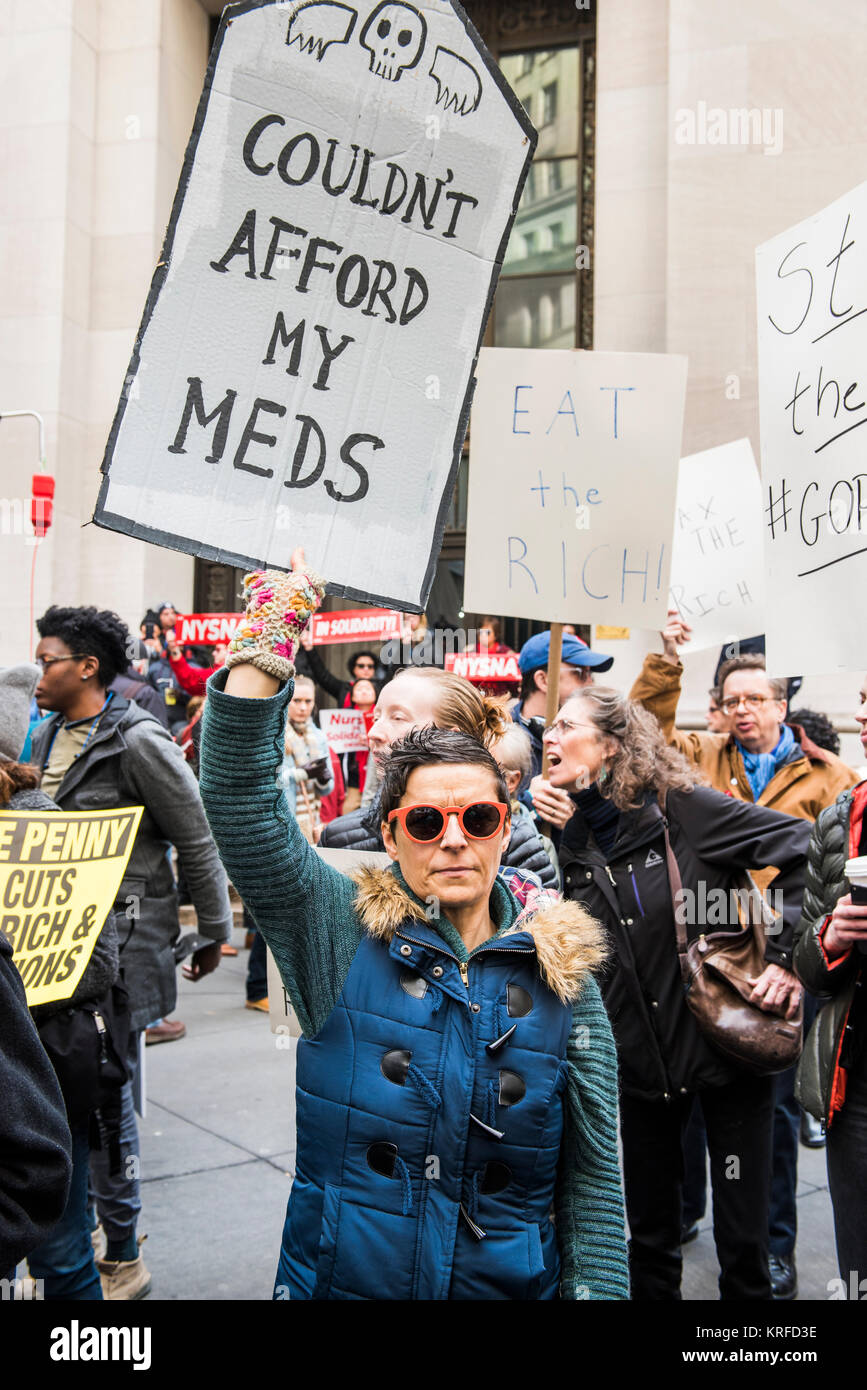 Income inequality protest hi-res stock photography and images - Alamy