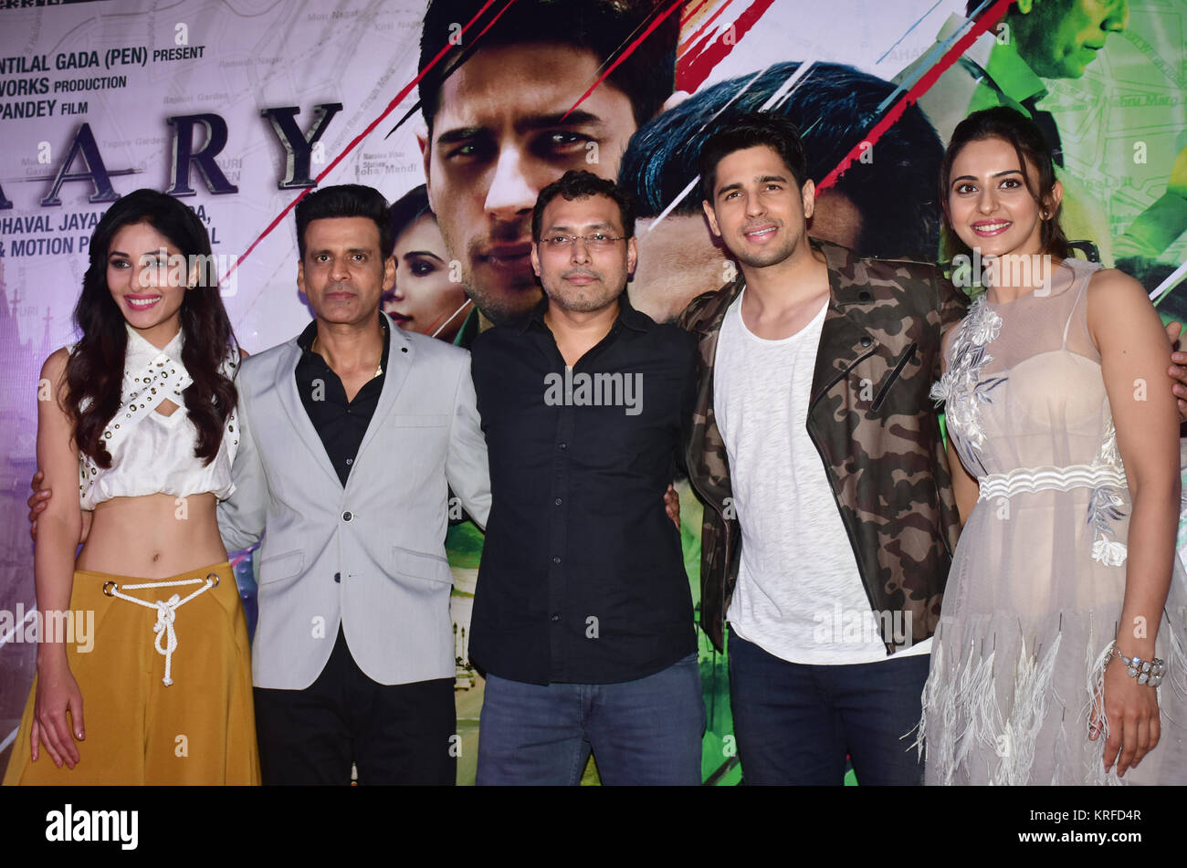 Mumbai, India. 19 Dec, 2017. Indian film actress Pooja Chopra, Manoj ...