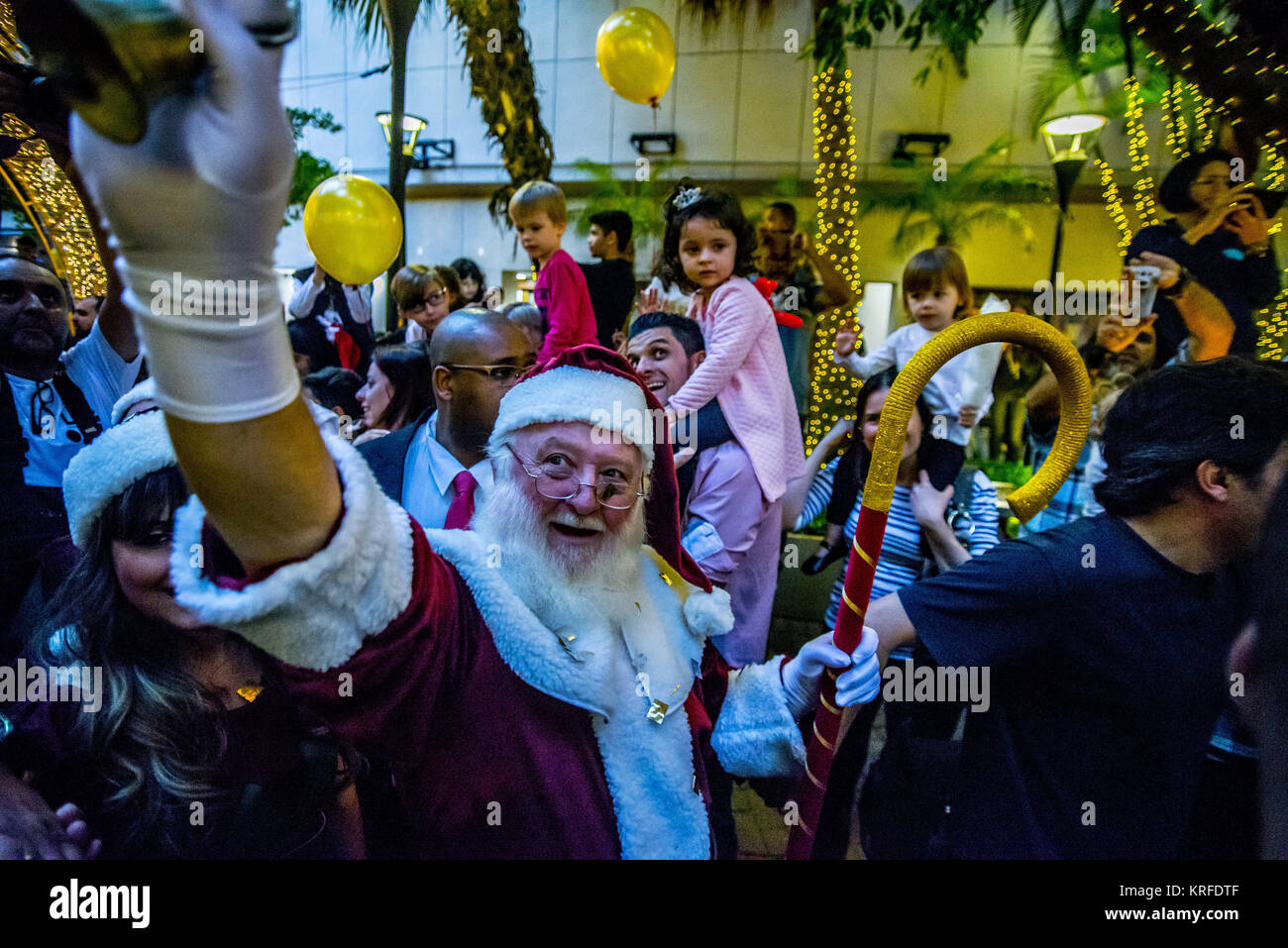 Sao Paulo, Brazil. 19th December, 2017. SANTA CLAUS: Santa Claus and ...