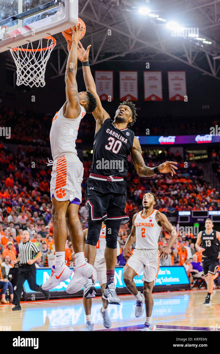 Clemson Tigers guard Shelton Mitchell (4) drives and dunks during 2nd ...