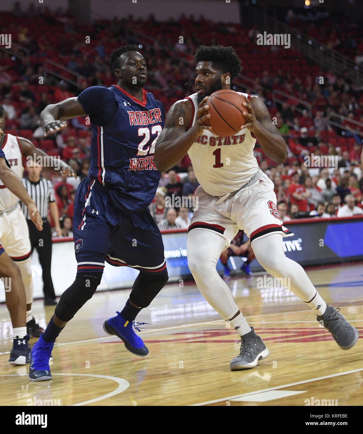 Raleigh, North Carolina, USA. 19th Dec, 2017. LENNARD FREEMAN (1) of ...