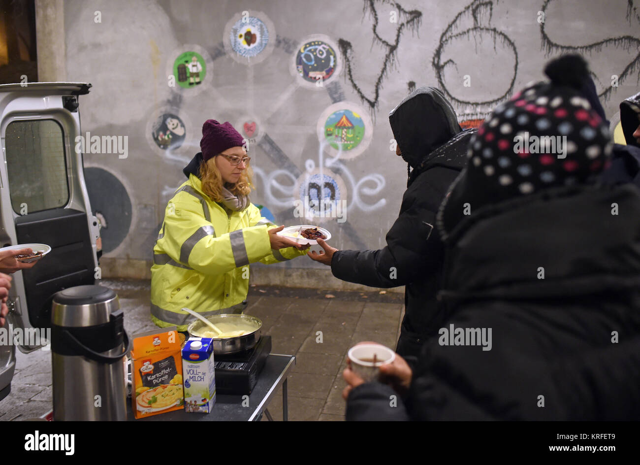 Munich, Germany. 03rd Dec, 2017. Volunteers from the association ...