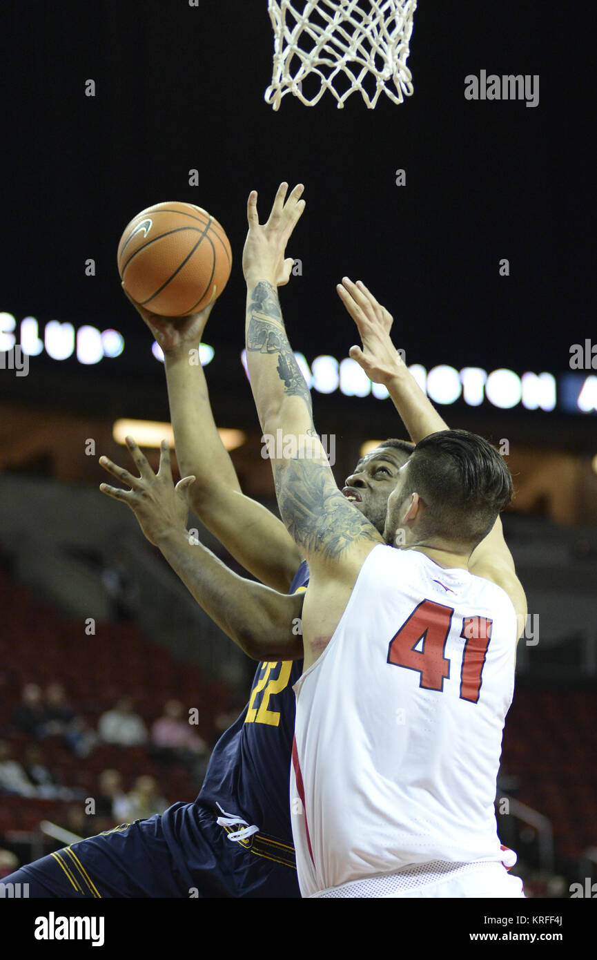 Seattle, Washington, USA. 19th Dec, 2017. Cal center KINGSLEY OKOROH ...