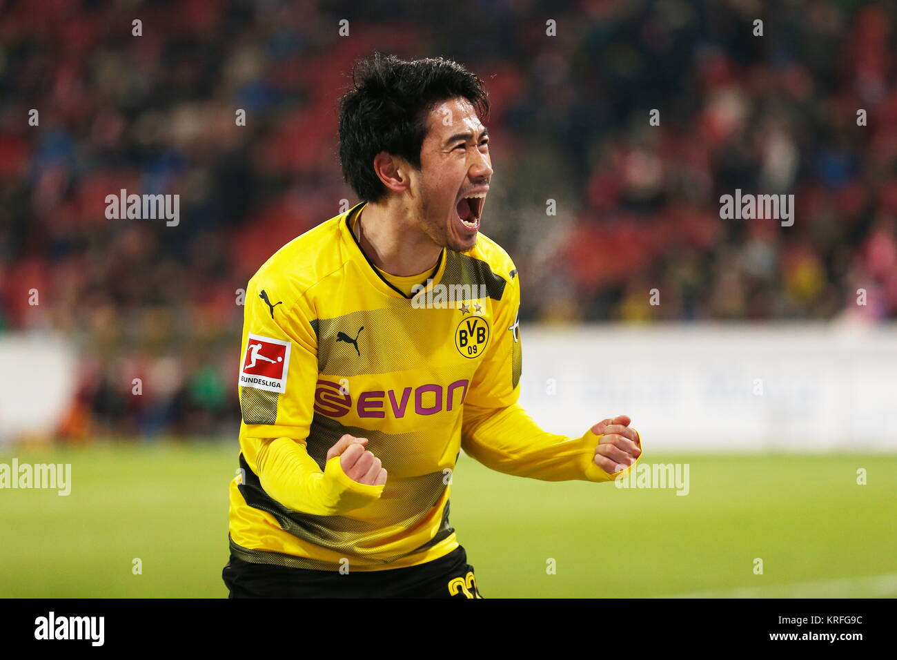 Mainz, Germany. 12th Dec, 2017. Shinji Kagawa (Dortmund) Football ...