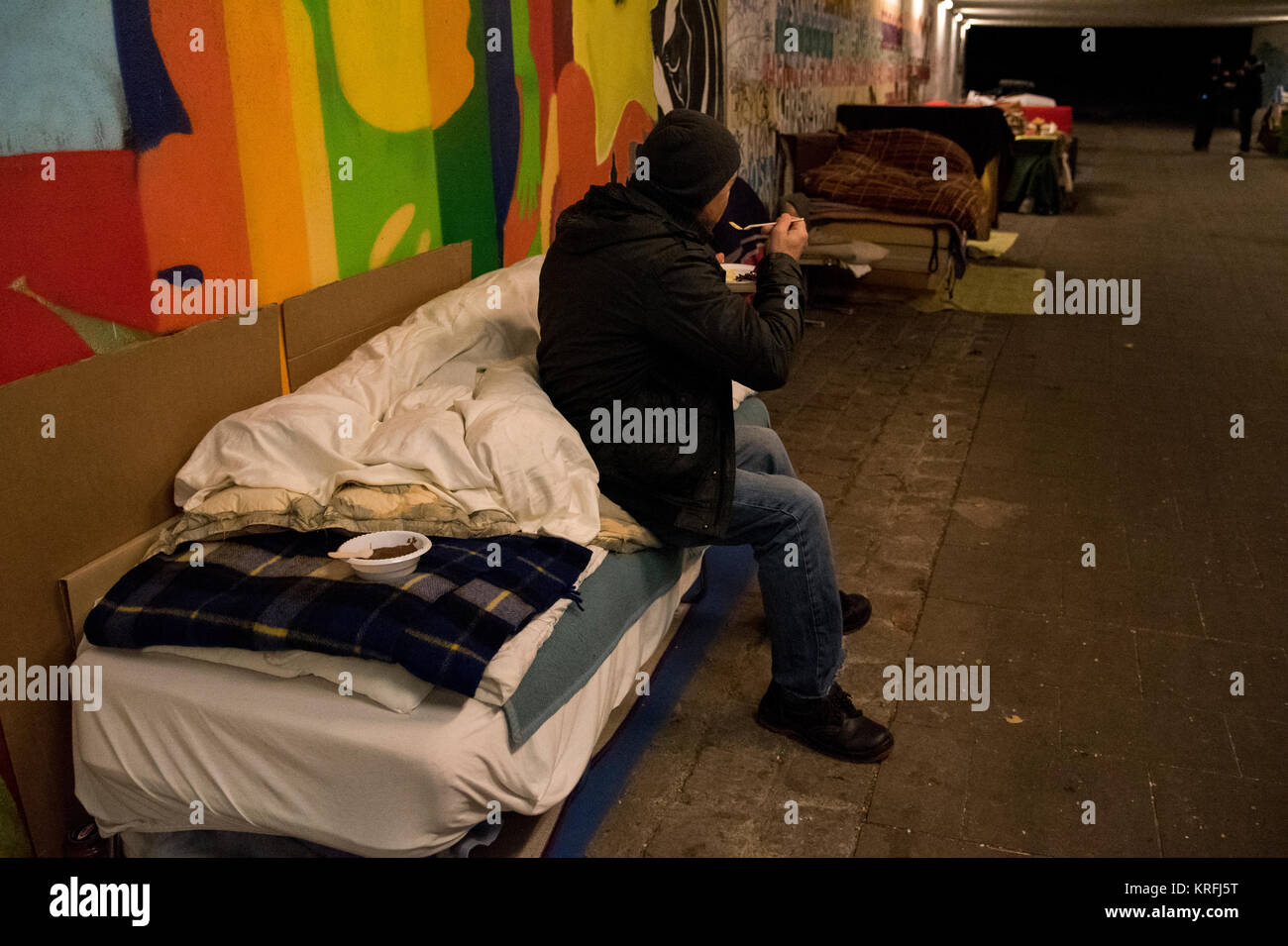 Munich, Germany. 16th Nov, 2017. A homeless person eats food handed out ...