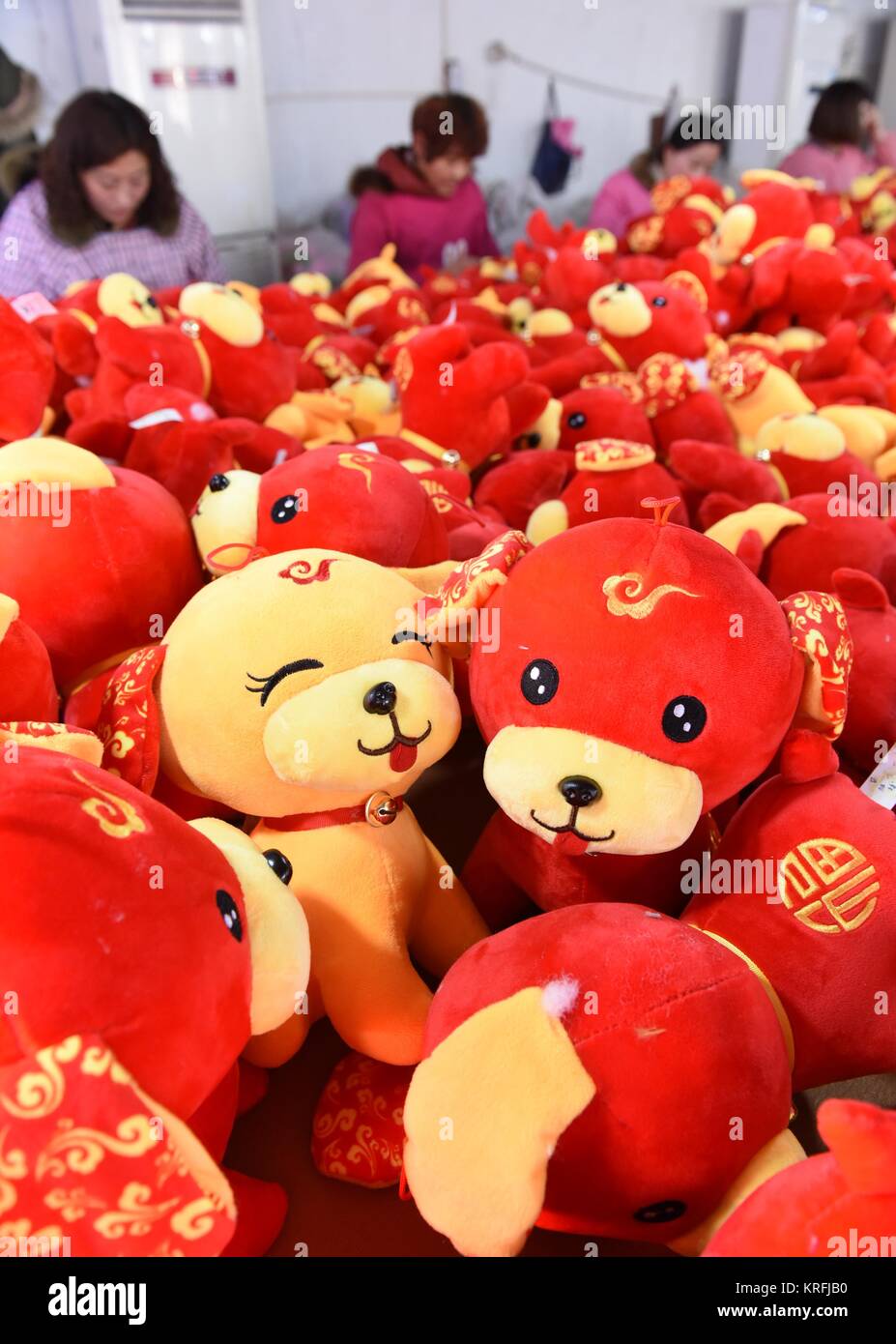 Linyi, China's Shandong Province. 20th Dec, 2017. Workers make dog ...