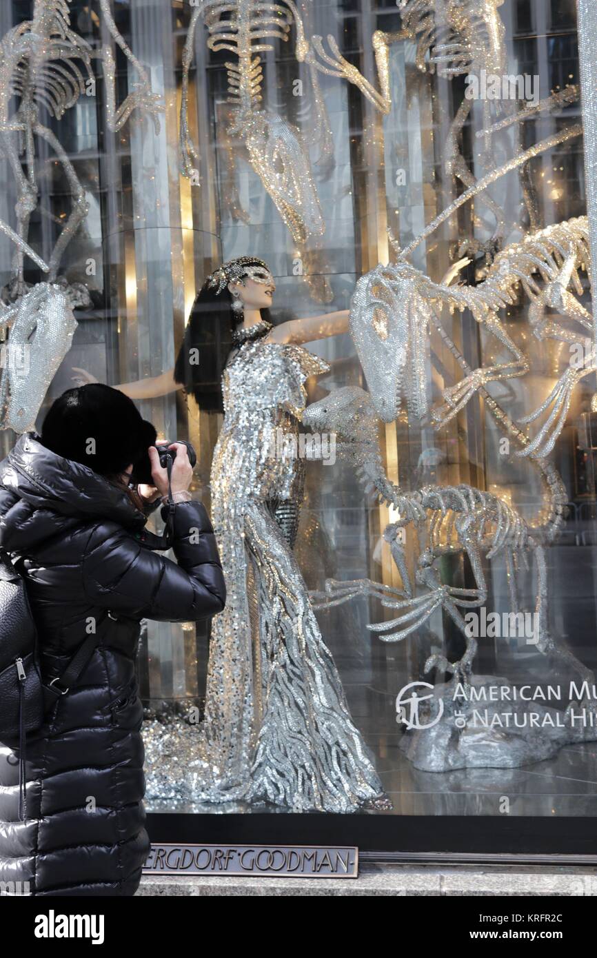 New York, USA. 20th Dec, 2017. New York, NY, US. 20th. Hectic Christmas ...