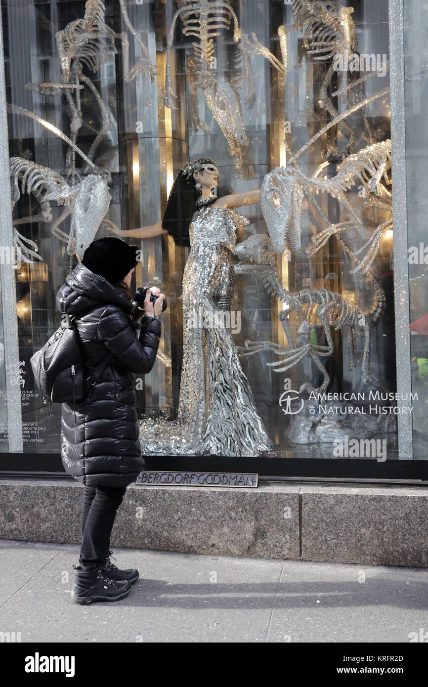 New York, USA. 20th Dec, 2017. New York, NY, US. 20th. Hectic Christmas ...