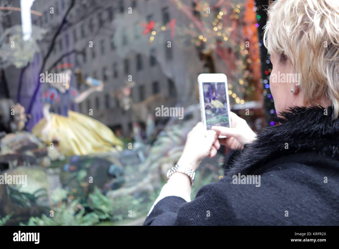 New York, USA. 20th Dec, 2017. New York, NY, US. 20th. Hectic Christmas ...